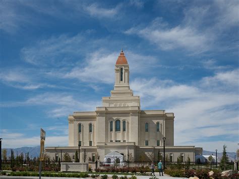Deseret Peak Utah Temple In Tooele Utah Opens For Tours