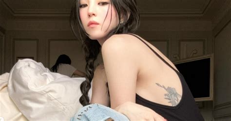 한소희 가슴 옆 대형 타투펑키한 분위기 Md★스타