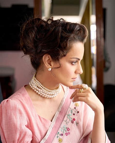 2 Filmy Glamour On X Kangana Ranaut Looks Beautiful In Saree For