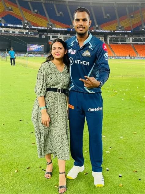 Cricket Yash Dayal With Ujjwala Singh Girl Who Filed Complaint Of