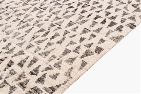 Dancing Triangles — Carini