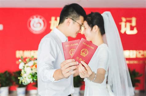 去年结婚人数创37年来新低，近9年结婚人数下降493