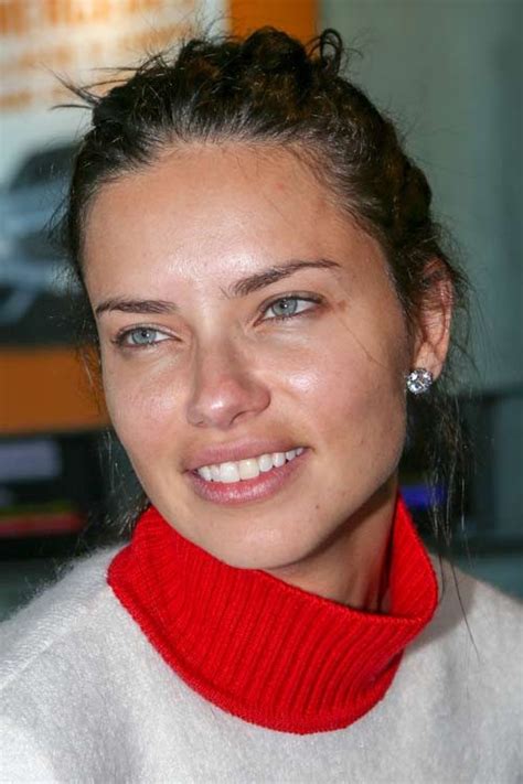 Adriana Lima S Hairstyles Hair Colors Steal Her Style