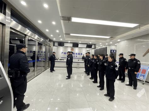 现场曝光鄂州13名男女被抓 人员 进行 特产