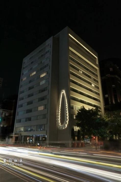 汪小菲彻底与大s切割s酒店改名张兰给竖大拇指