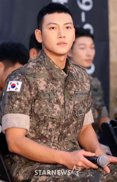 신흥무관학교 지창욱 군복짧은머리여전한 조각미남