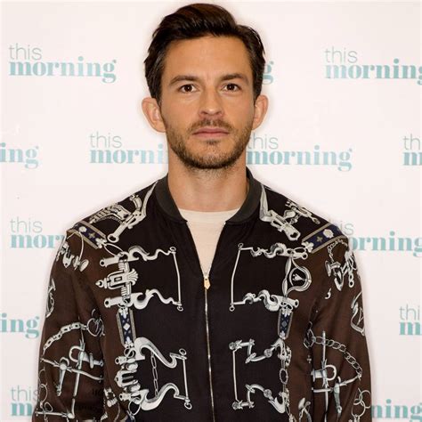 Bridgertons Jonathan Bailey Defends Season 2s Lack Of Sex Scenes Us Weekly