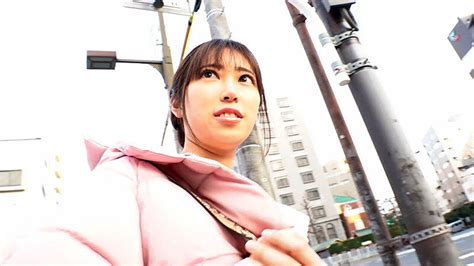 渋谷で出会ったうぶな女の子が性の悩みを抱える男と「素股オイルマッサージ」に挑戦！生マンにヌルヌルこすれるチンコに発情しちゃって『マ コに入れ