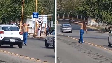 Mujer Se Desnuda En La Calle Para Exigir Que Le Regresen Su Plaza De Maestra En Tabasco Unotv