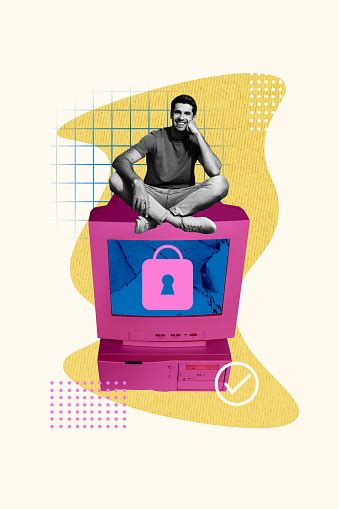 복합 경향 삽화 스케치 이미지 사진 콜라주 작은 젊은이 앉아 쓸모없는 큰 컴퓨터 모니터 잠금 보안 데이터 사이버 원격 25 29