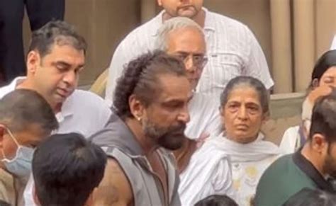 Parag Tyagi Breaks Down While Performing Wife Shefali Jariwalas Last Rites Watch