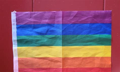 Alunos De Escola Cívico Militar Recebem Advertência Por Bandeiras Lgbt