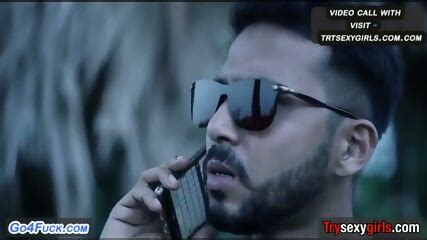 Red Saree Wali New Padosan Bhabhi Ko Hotel Room Me Lejakar Chudai Kari Boyfriend Ne