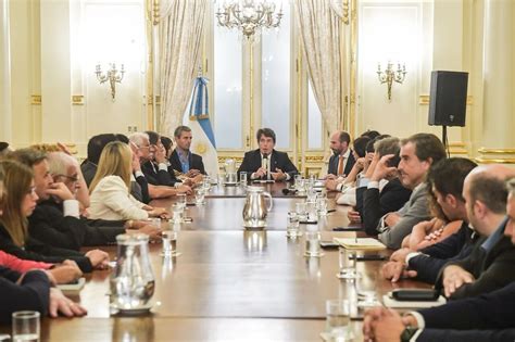 El Jefe De Gabinete De Milei Reunió A Diputados Y Senadores En Casa