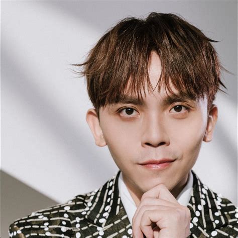 聯成娛樂 On Line 《公告》 224週五安溥因不明原因肩頸至全手劇烈疼痛，於當日緊急安排住院檢查，目前醫院診斷結果為頸椎椎間盤
