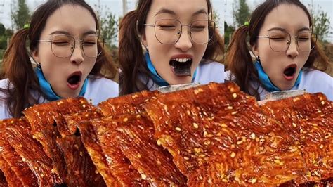 你小時候吃過變態鞋底嗎，超級無敵變態辣，你能抗的住嗎？搞笑劇情童年小賣部童年回憶懷舊零食 Youtube