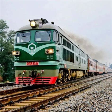 惊险！河源一熊孩子在铁轨上放红砖，逼停1列火车！ 铁路 异响 埔前镇