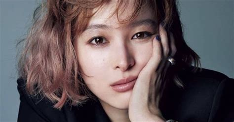 清野菜名、ゆるふわパーマの“レッドブラウンヘア”で新たな一面 ファン「一瞬誰か分からなかった」「別人さん！」（2 2 ページ） ねとらぼ
