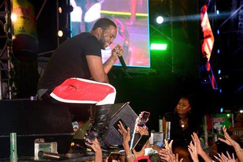 Stop The Violence Says Dancehall Artiste Teejay To Concert Crowd