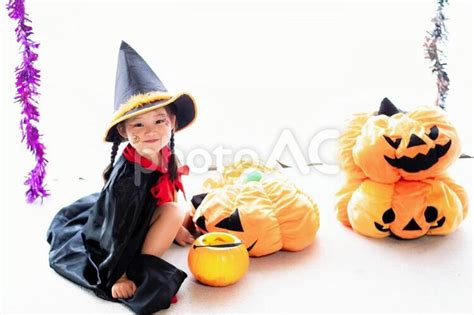 ハロウィンの仮装をする子供 No 3861567｜写真素材なら「写真ac」無料（フリー）ダウンロードok
