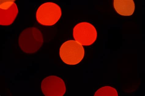 Bokeh 크리스마스 조명입니다 휴일 배경입니다 화 환 반짝임 초점이 맞지 않는 반짝임 축제 새해 배경입니다 깜박입니다 카니발 보케 복고풍 스타일 사진입니다 0명에 대한