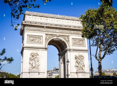 Arc De Triomphe On Place De Letoile Paris France Arc De Triomphe