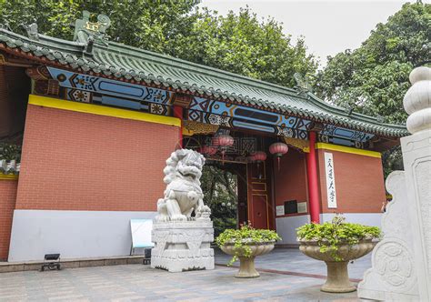 上海交通大学徐汇校区古典风格校门高清图片下载 正版图片501392164 摄图网
