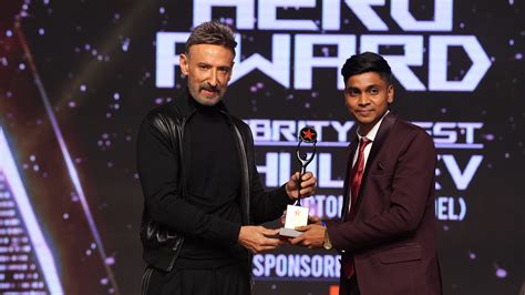 Rahil Khan Wins Best Digital Marketing Agency Award At Forever Business