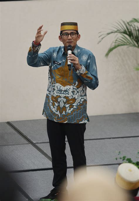 FOTO Menparekraf Sandiaga Salahudin Uno Kuliah Umum Di Poltekpar Makassar