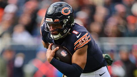 Updated Justin Fields Fantasy Football Ranking Start Or Sit Bears