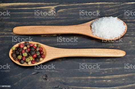나무 숟가락으로 뜨다 전체 혼합 페퍼콘 및 소금 0명에 대한 스톡 사진 및 기타 이미지 0명 갈색 건조 식품 Istock