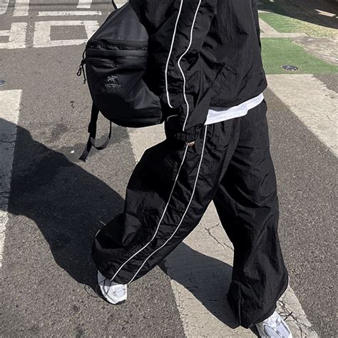나일론 파이핑 트랙 팬츠 에이블리