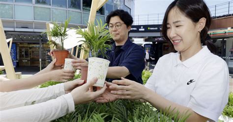 세계 환경의 날 맞아 생분해 종이화분 나눔