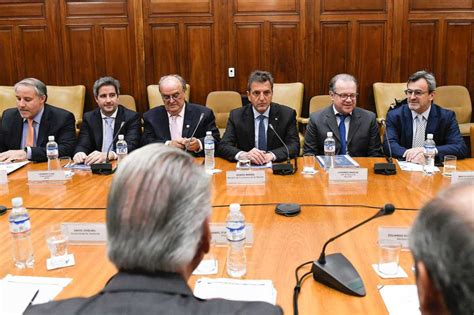 Massa Se Reunió Con La Uia Los Invité A Participar De Un Gobierno De