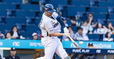 로하스 이후 4년 만에 나타났다 데이비슨 시즌 40호 홈런 작렬비거리 135m 초대형포 창원에서mhn