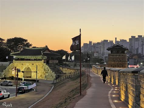 수원의 명소 팔달문에서 화성 성곽길 트레킹