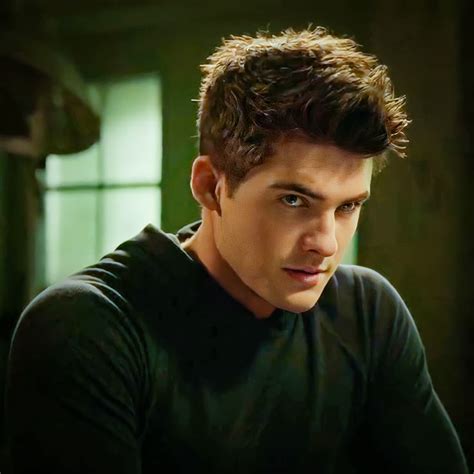 Theo Raeken Sfondi