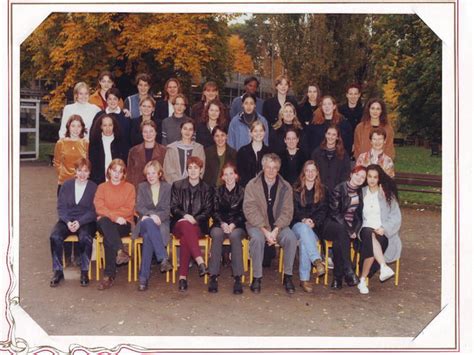 Photo De Classe 2eme Annee De Bst Esf De 1999 Lycée Frédéric Chopin