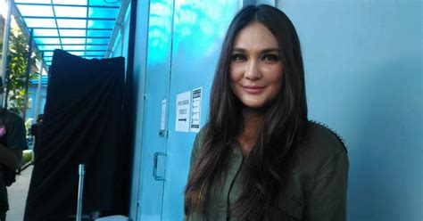 Unggah Foto Tanpa Make Up Mata Luna Maya Curi Perhatian Netizen