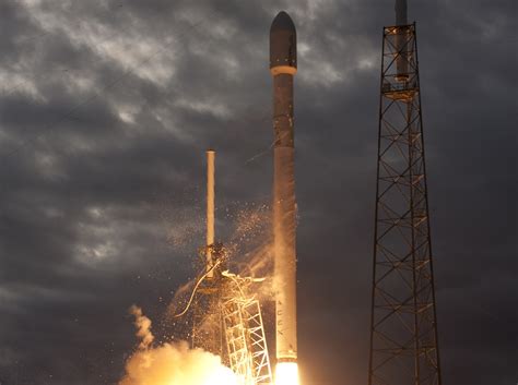 Spacex Delivers Thaicom 6 Satellite To Orbit