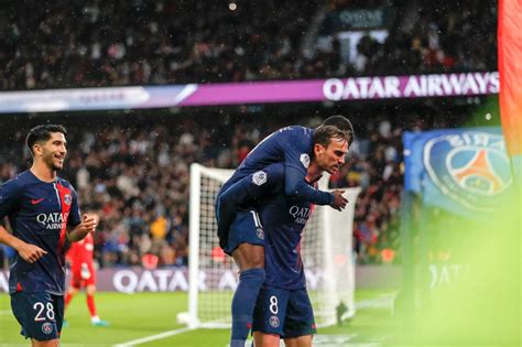 Avant Milan Le Psg Grignote Tranquillement Strasbourg Ligue 1 J9