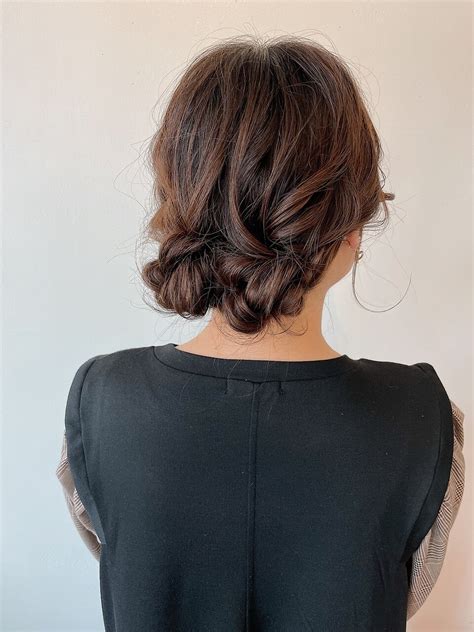 ツインお団子ってどうやって作る？高め低めにハーフアップの簡単ヘアアレンジ集も｜ホットペッパービューティーマガジン