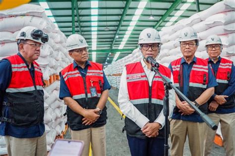 Pastikan Stok Aman Wamen BUMN Tinjau Langsung Gudang Pupuk Pusri Palembang