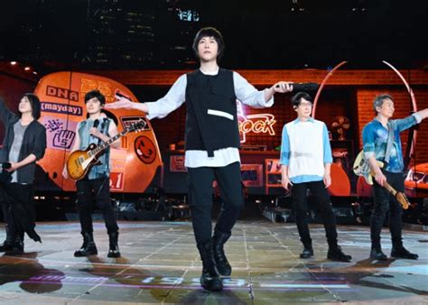 【忍尿骚味长达2小时！】五月天演唱会飘 尿骚味”，粉丝现场尿出来地板都是水！