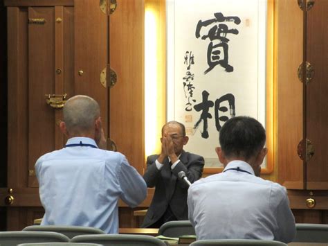 練成会ならではの早朝神想観