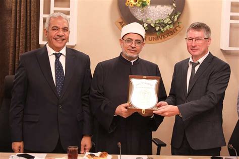 المستشار الثقافي الروسي يشيد بجهود جامعة الأزهر في نشر قيم الوسطية