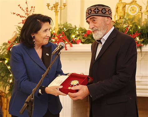 ბრწყინვალე საჩუქარი ტარიელ ხარხელაურს • Artinfo Ge