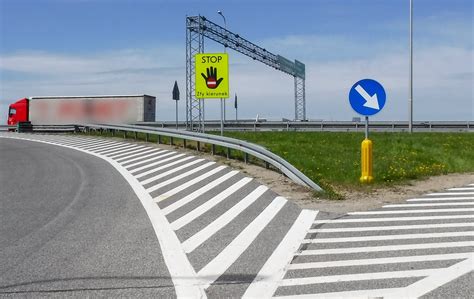 Pod prąd na autostradzie Połowa kierowców robi to rozmyślnie