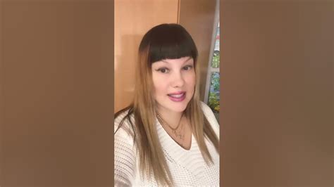 Антижелтый бальзам Эстель ,запах не как у шампуня,не очень нравится ...
