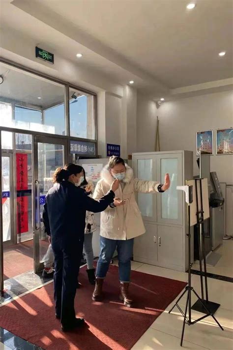 【春节我在岗】鸡东县公安局户政大队“春节假期”延时服务暖心群众宣传进行业务
